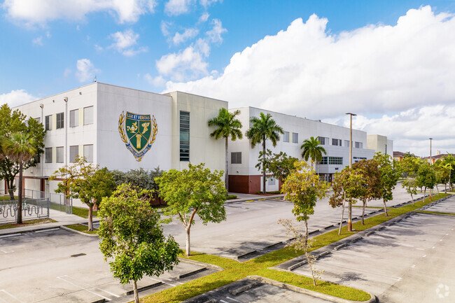 Ronald W. Reagan Doral Senior High School,Homestay and Guardi